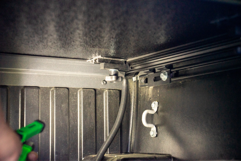 Gator EFX Hard Fold Tonneau Cover For 2nd & 3rd Gen Tacoma