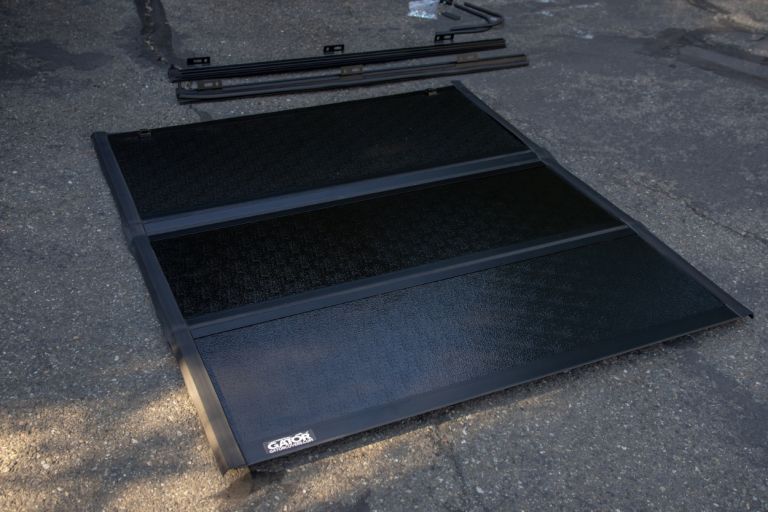 Gator EFX Hard Fold Tonneau Cover For 2nd & 3rd Gen Tacoma