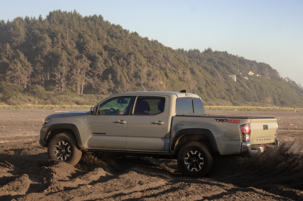 Gator EFX Hard Fold Tonneau Cover For 2nd & 3rd Gen Tacoma