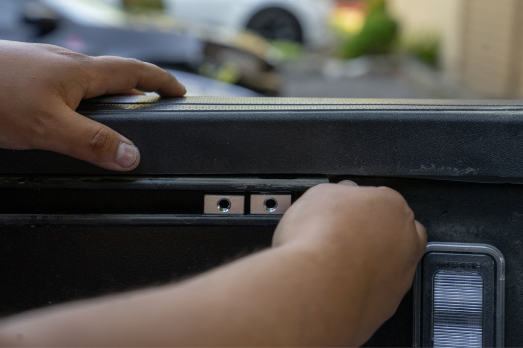 Gator EFX Hard Fold Tonneau Cover For 2nd & 3rd Gen Tacoma