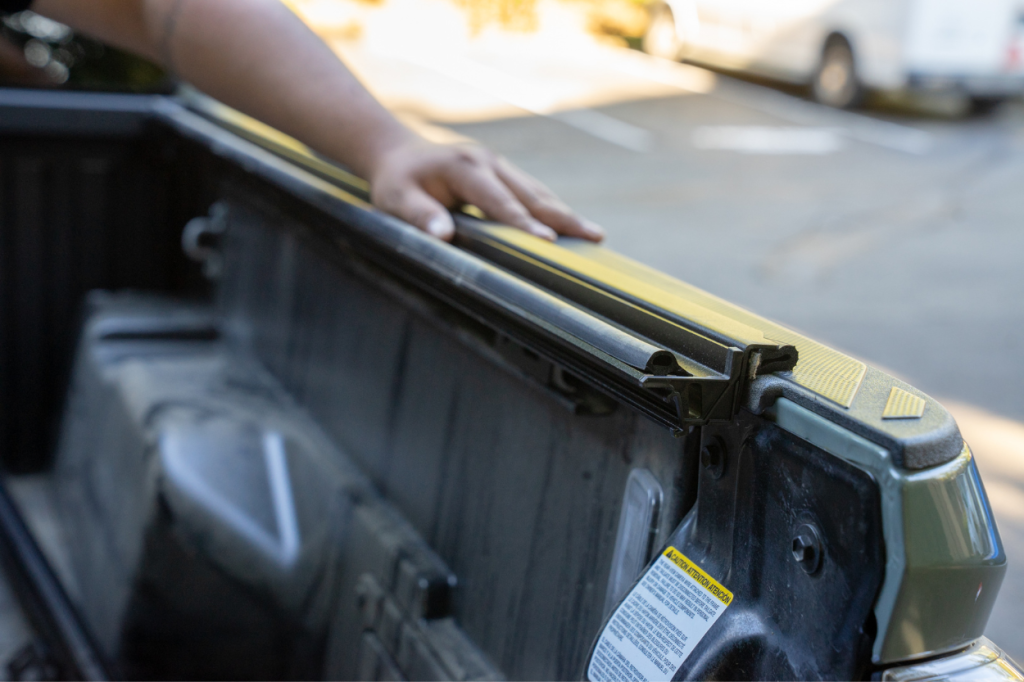 Gator EFX Hard Fold Tonneau Cover For 2nd & 3rd Gen Tacoma