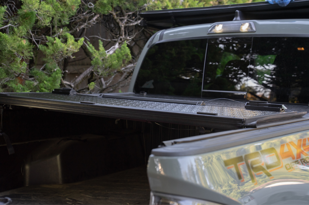 Gator EFX Hard Fold Tonneau Cover For 2nd & 3rd Gen Tacoma