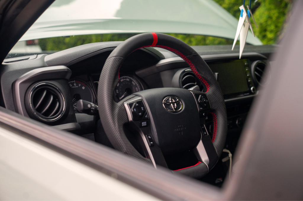 YotaVerse Leather Steering Wheel w/ Race Stripe - Install/Review